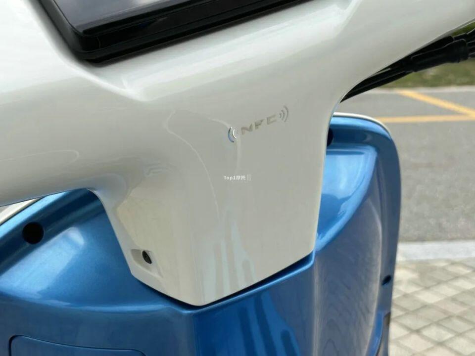 春风150AURA上市，售价11980元起，坐垫感应自动点火，座桶能放全盔+半盔 - 哔哩哔哩