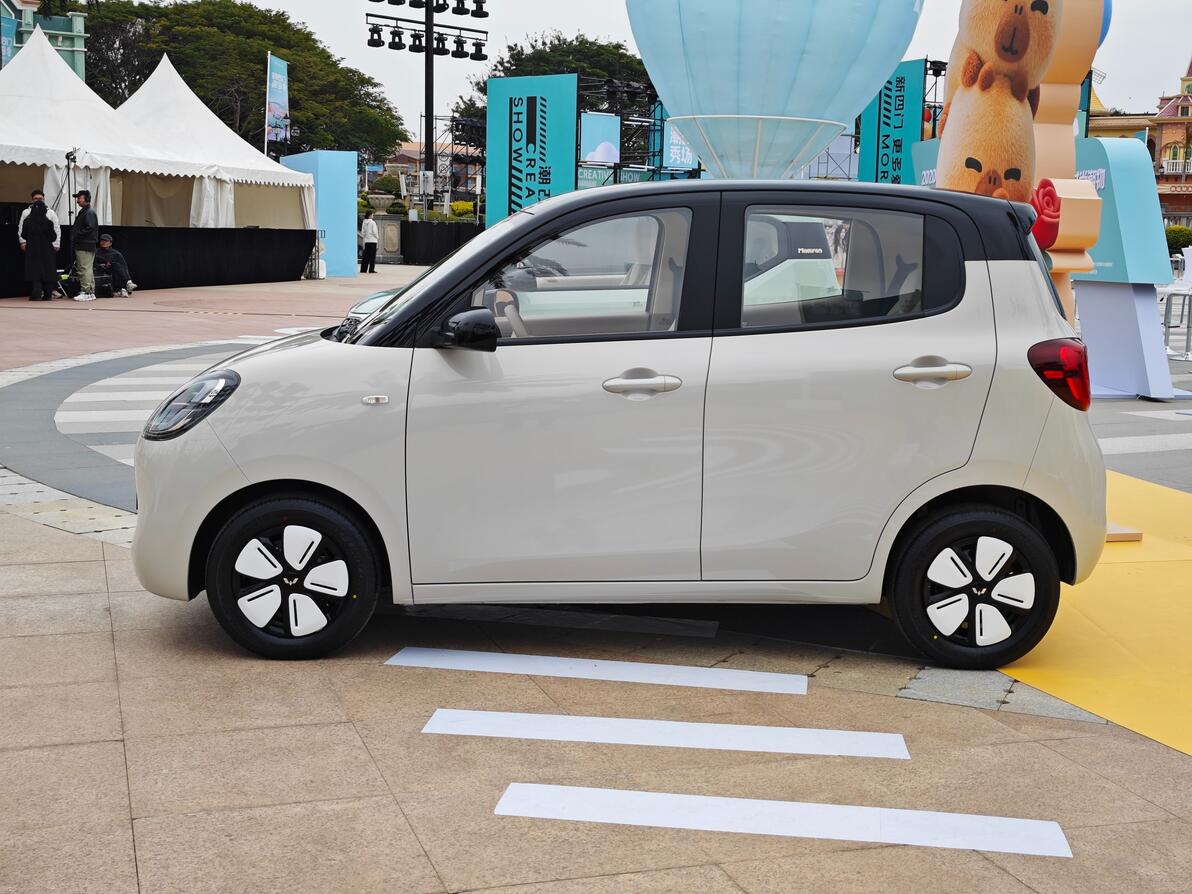 4.48万元起，五菱宏光MINIEV四门版上市 - 哔哩哔哩