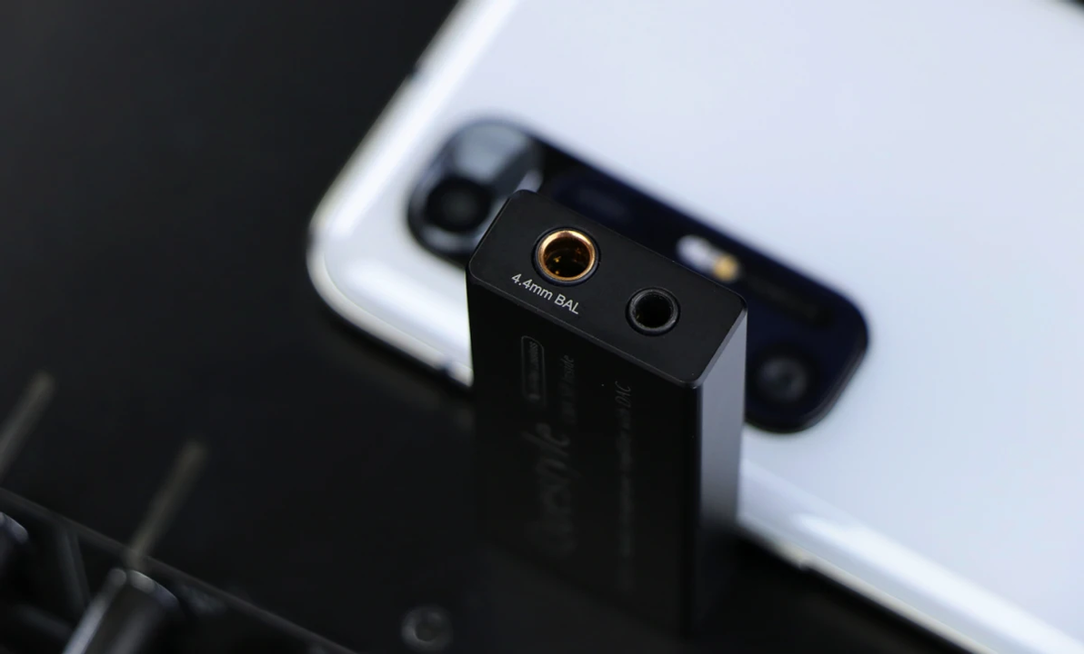 获得苹果MFi认可！音质比上代更强，聊聊旷世M12i/M15i解码耳放 - 哔哩哔哩