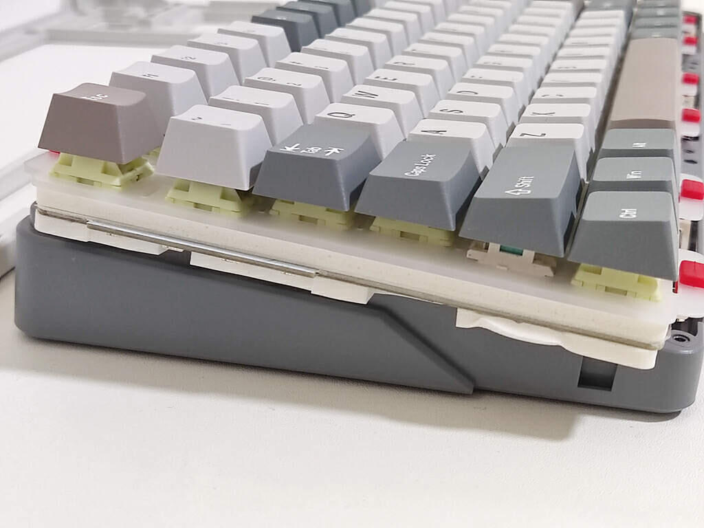 出道既巅峰!Leaf-Spring+Gasket双结构?ilovbee大黄蜂B87无线三模机械键盘体验 - 哔哩哔哩