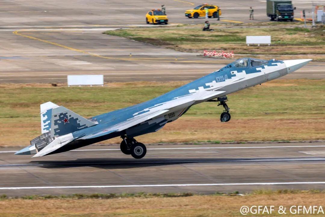 航展美图与单机讲解：SU57 - 哔哩哔哩