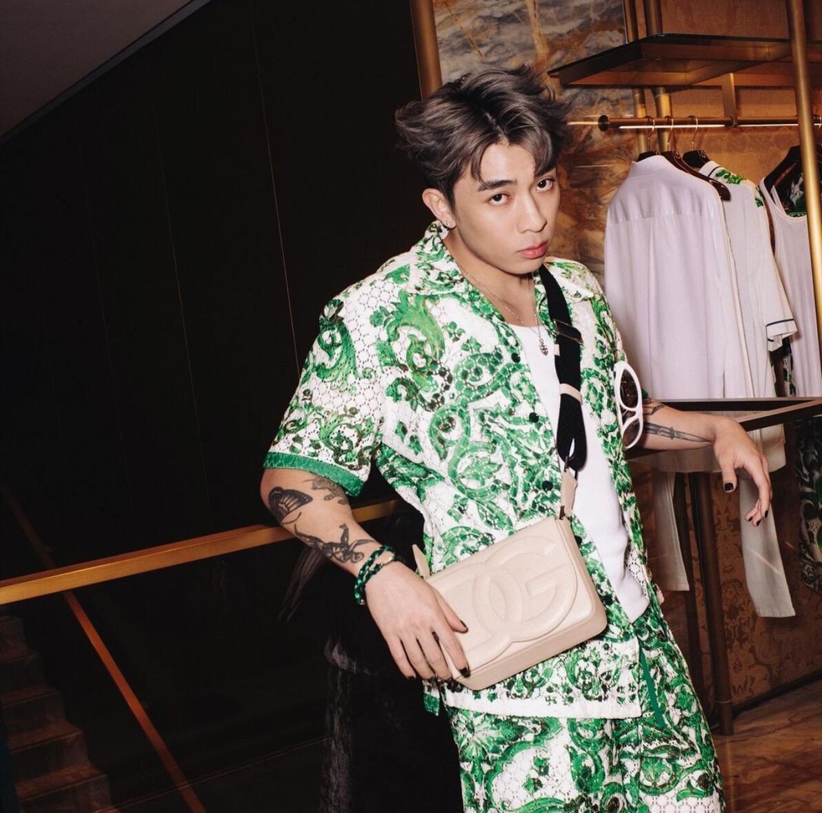 香港歌手Tyson Yoshi杭州演出IG晒图，某人气同行何必再偷偷摸摸？ - 哔哩哔哩