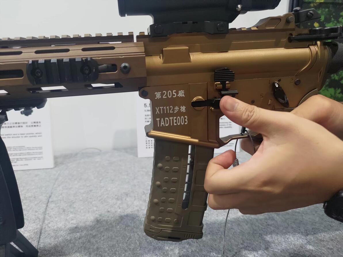 中国台湾T112式5.56公厘战斗步枪及其配件简介 - 哔哩哔哩