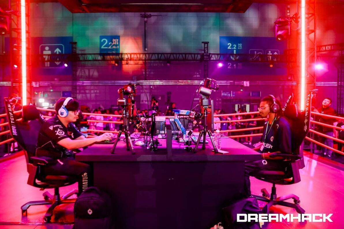 八位堂亮相2025 DreamHack，发布新品全按键专业街机控制器天刃星 - 哔哩哔哩