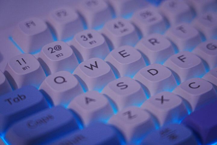 狼途三模L98键盘，性价比之王！颜值、静音、舒适让你爱不释手！ - 哔哩哔哩