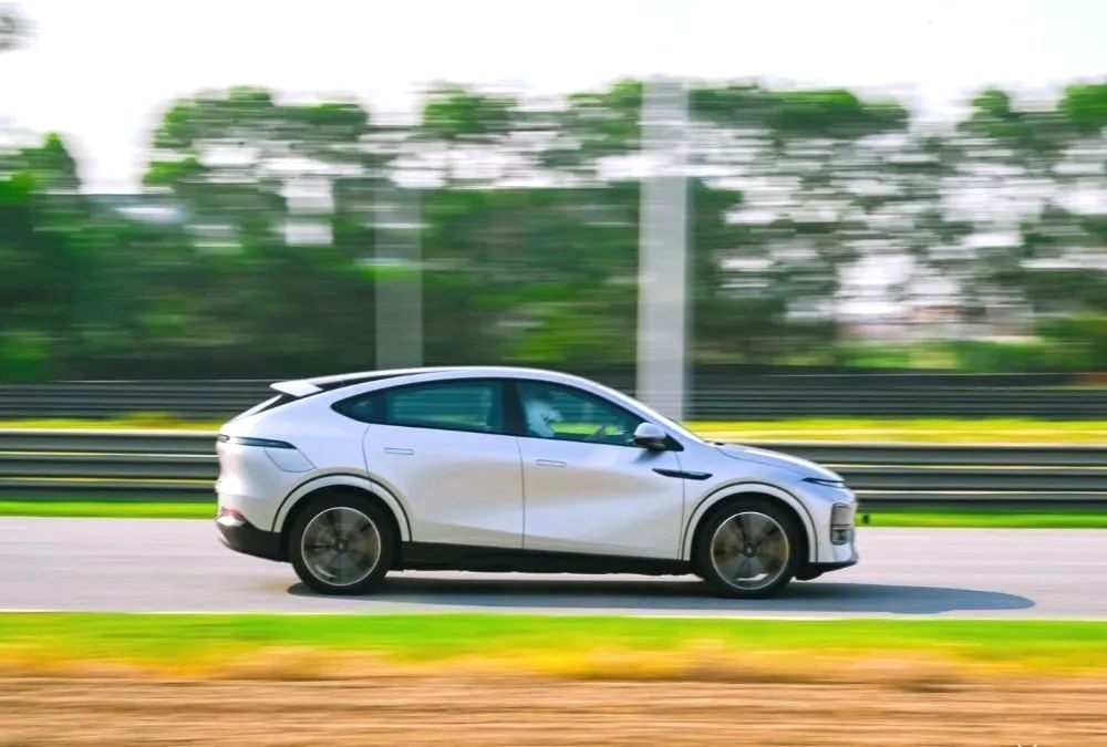 定位不同风格相近 小鹏G6和飞凡R7哪一款更合适？ - 哔哩哔哩