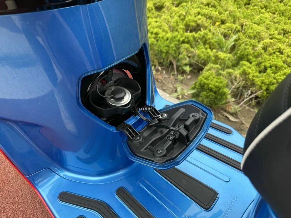 春风150AURA上市，售价11980元起，坐垫感应自动点火，座桶能放全盔+半盔 - 哔哩哔哩