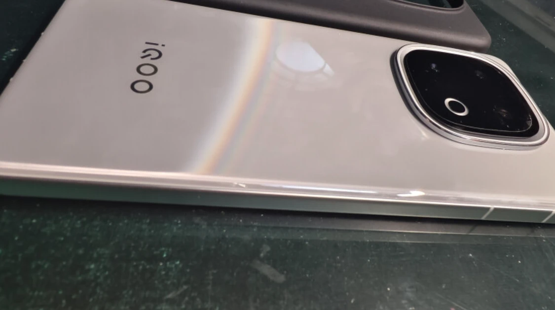 一加13和iqoo13选哪个，各方面区别大吗？ - 哔哩哔哩