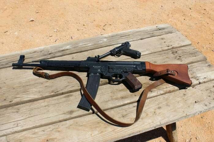 军事革命的先驱：二战德军STG-44突击步枪详解 - 哔哩哔哩