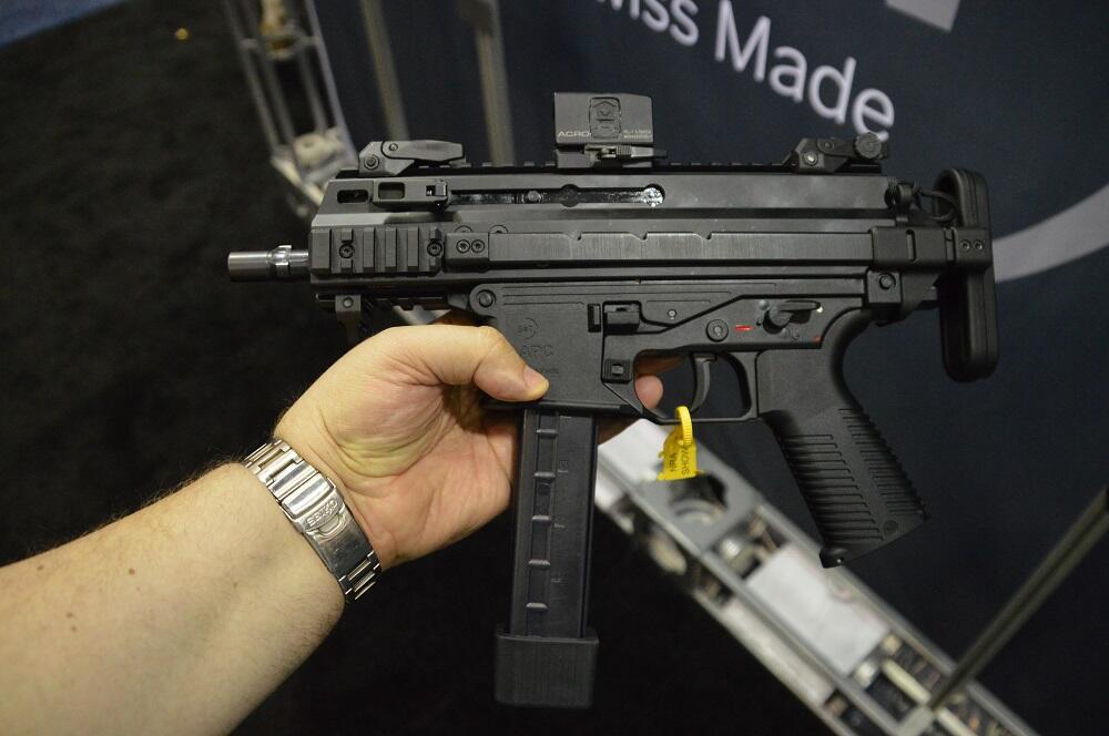 [轻武器科普] MP5的上位替代？B&T APC9/45冲锋枪简介 - 哔哩哔哩
