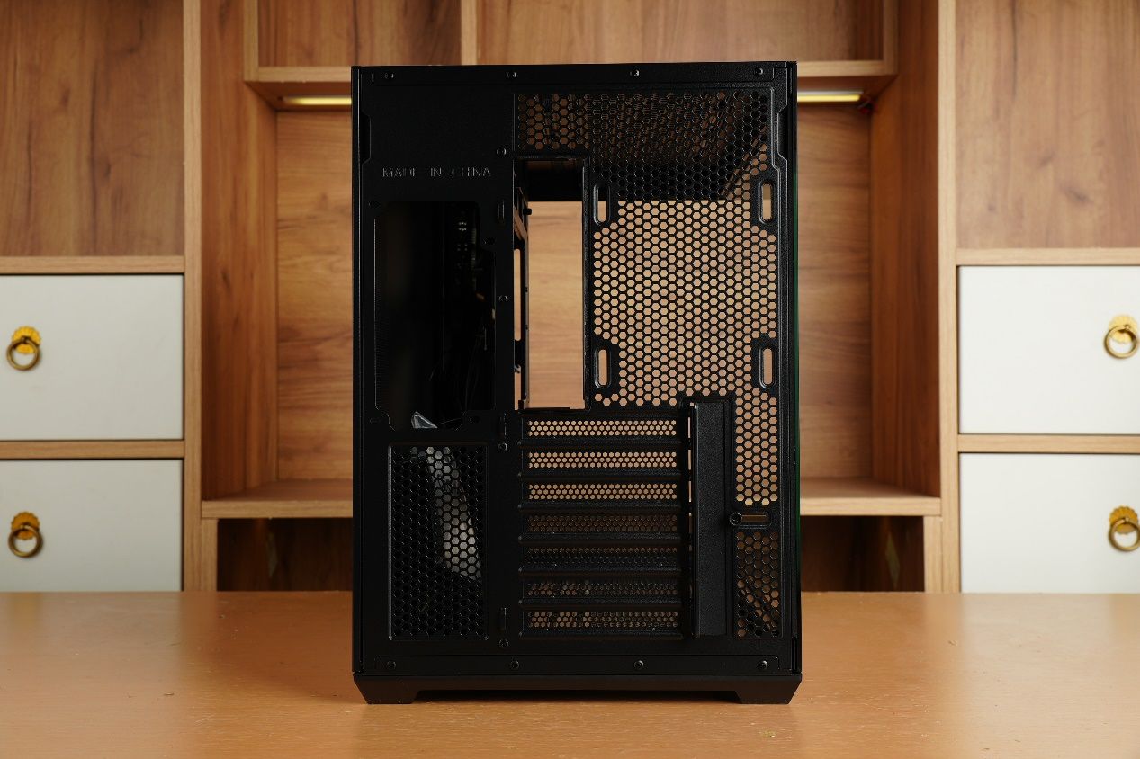 200元的售价，优秀做工，强大扩展，先马Q98海景房机箱评测 - 哔哩哔哩