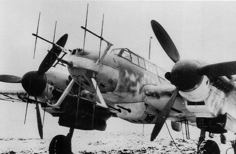 需要4个人操作的重型战斗机—德国Ar E.561 - 哔哩哔哩