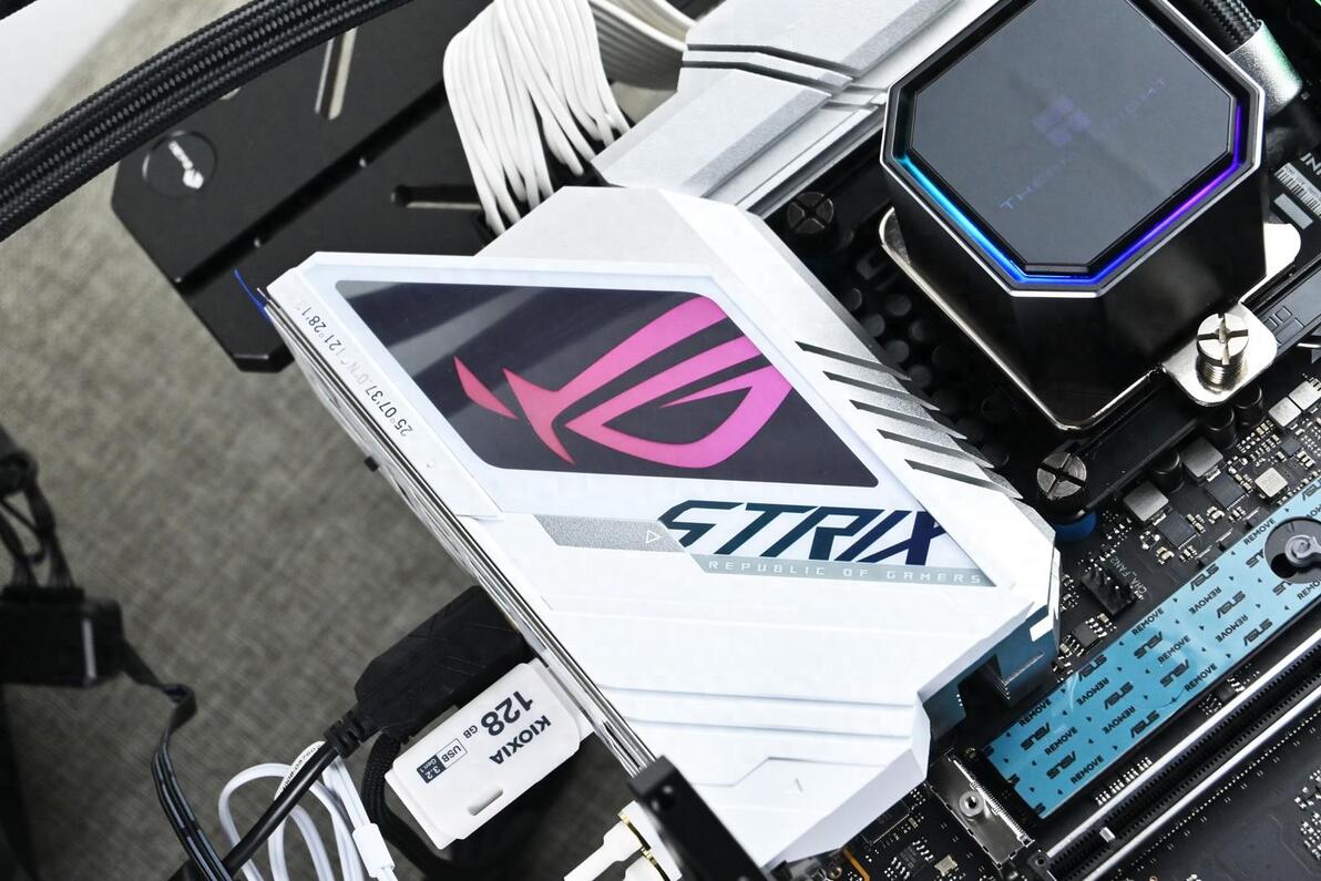 华硕ROG STRIX Z790-A GAMING WIFI S吹雪主板试玩：可玩性十足 - 哔哩哔哩