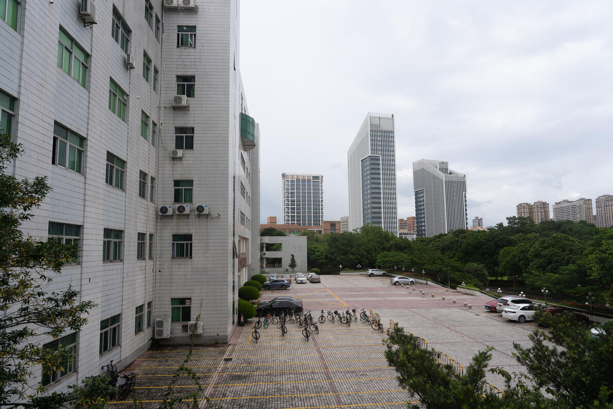 索尼A7M3+24-105 os广角端和小米14Ultra长焦端的细节对比！ - 哔哩哔哩