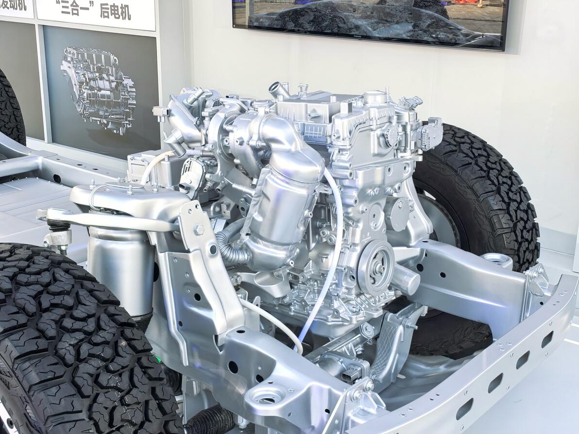 32.99万起 猛士M817开启预售 搭载华为乾坤智驾 - 哔哩哔哩