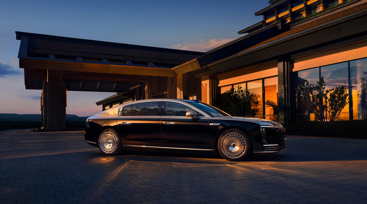 尊界S800，70.8万元起！难道余承东口中的“勇气”指的是定价？ - 哔哩哔哩