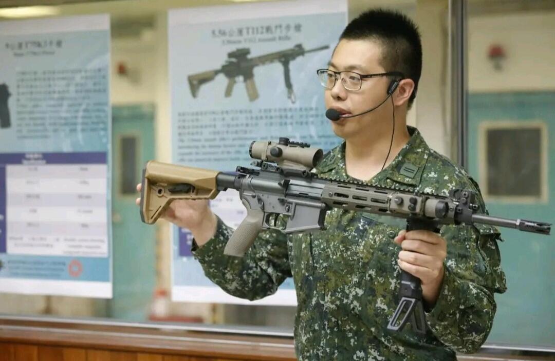 中国台湾T112式5.56公厘战斗步枪及其配件简介 - 哔哩哔哩