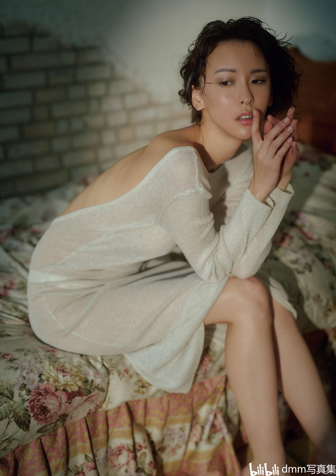 奈月セナ写真集 SILK of the MOON - 哔哩哔哩