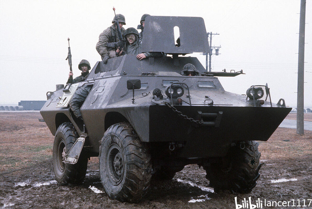 M2布雷德利到来前的探索-美国XM800T ＆ XM800W装甲侦察车 - 哔哩哔哩