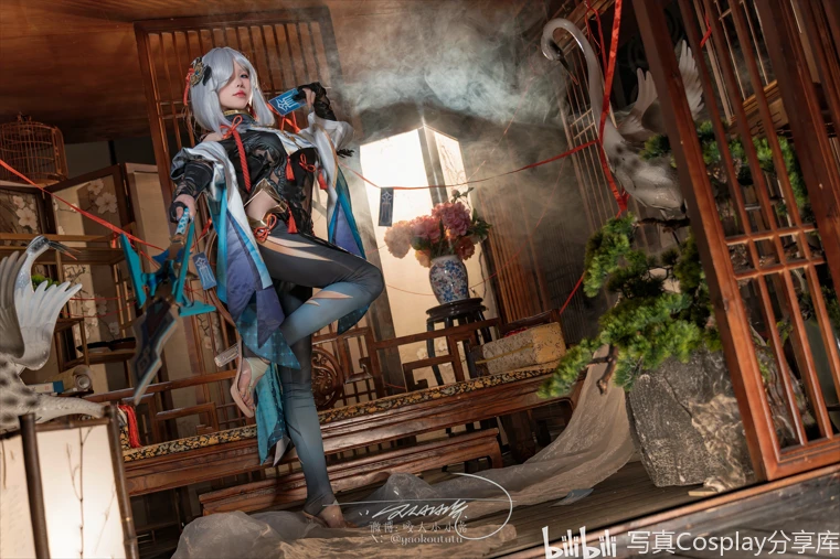 【Cosplay图集精选】咬人小小兔4月作品『申鹤-明枪』73P+1V 小剧场 - 哔哩哔哩