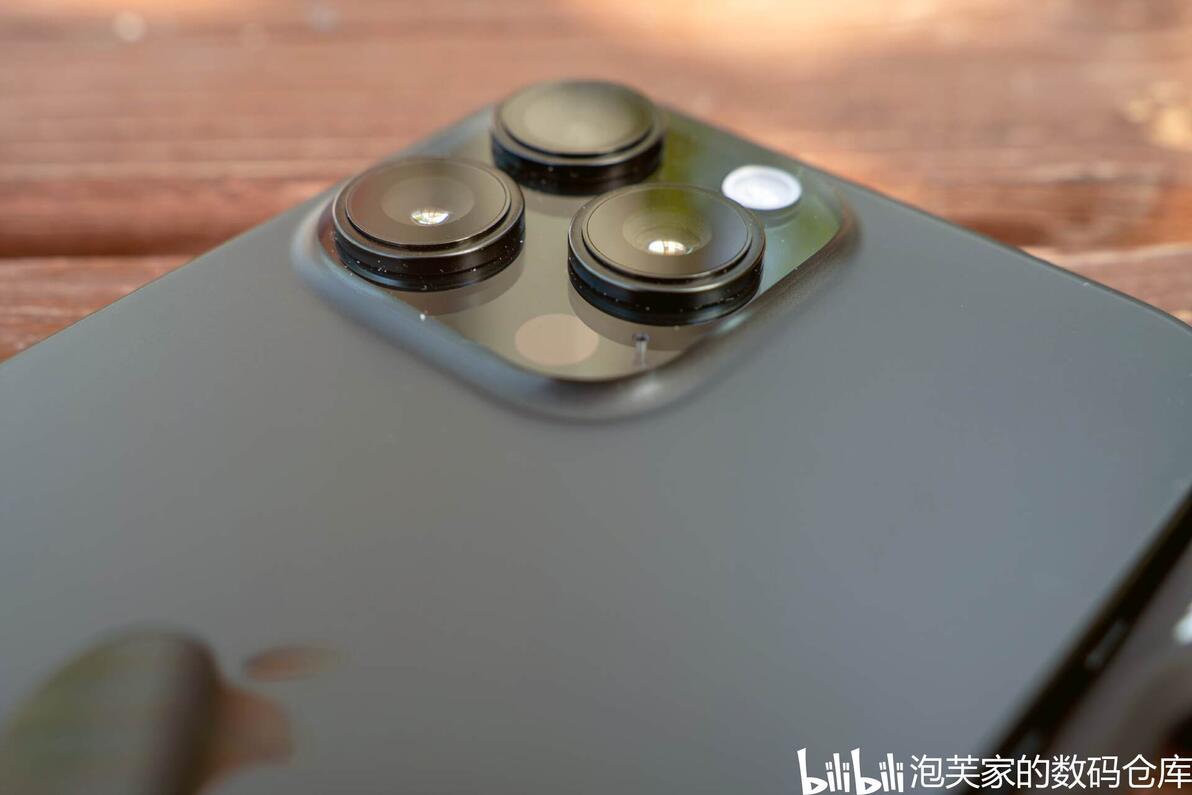 iPhone16PM深度体验 拍摄/信号/续航/bug如何？ 我买我真买 你随意 - 哔哩哔哩