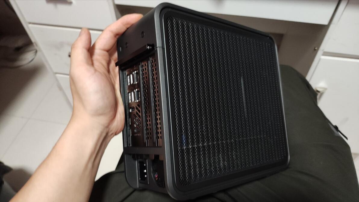 NUC9的PCIE844拆分逻辑，不兼容市面上的拆分卡，只能在自带转接卡上实现 - 哔哩哔哩