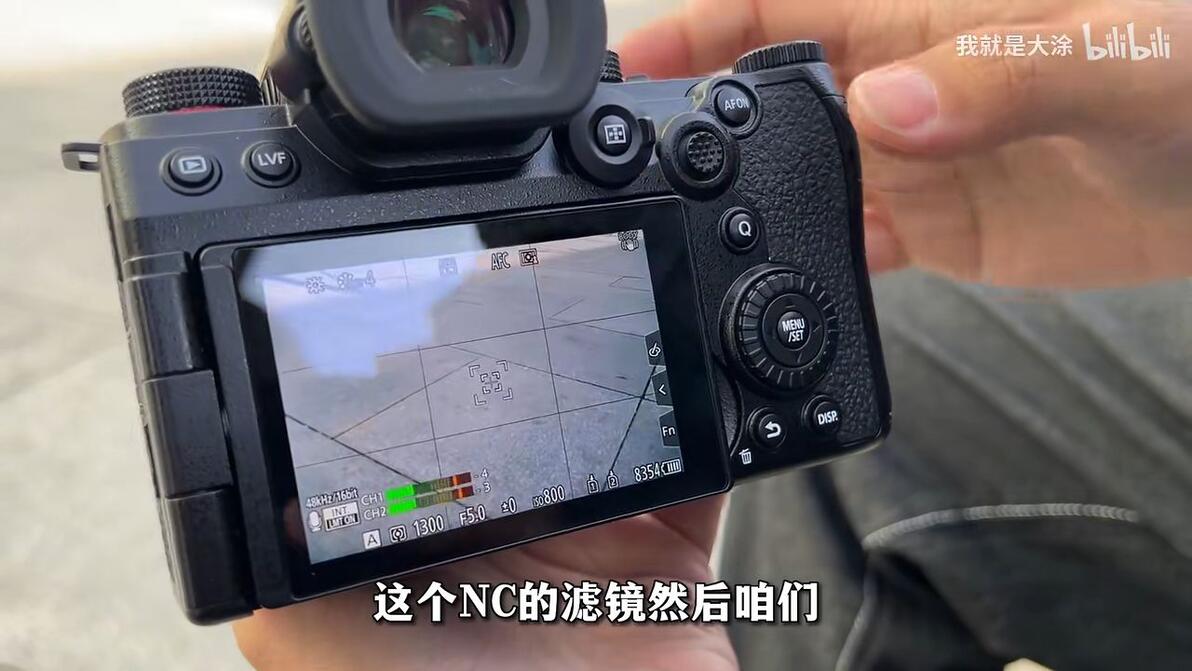 【大涂拍照日常 #对比篇】松下S5M2的“胶片模拟”对比富士X-S10是什么水平 - 哔哩哔哩