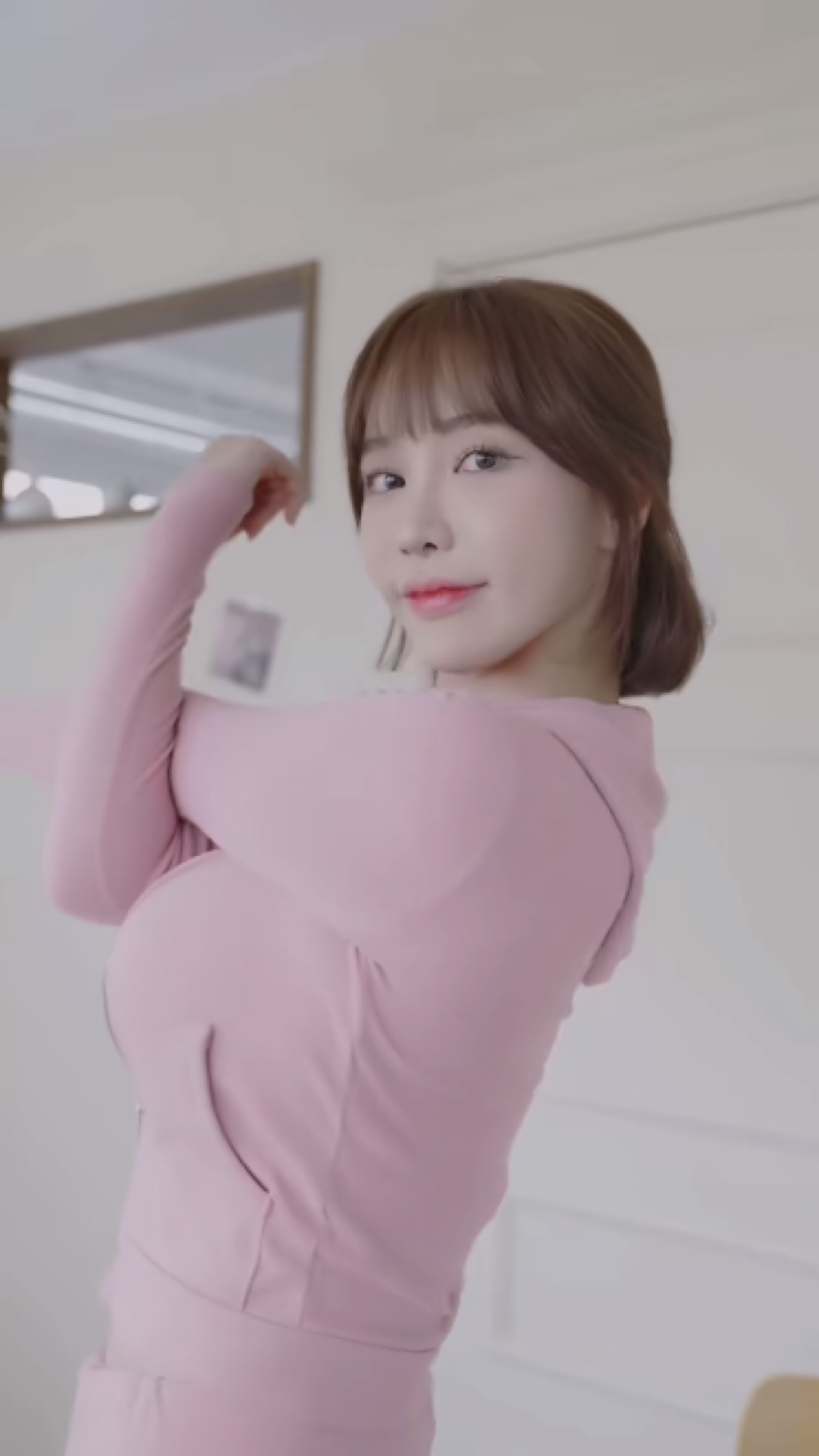 這誰頂得住啊！ 韓國模特KYUL時尚穿搭 - 哔哩哔哩