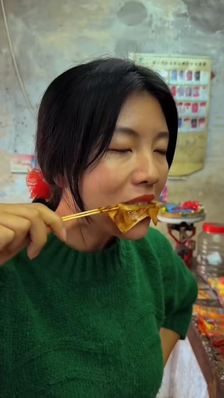 《小卖部》11.15 小卖部集体开impart，二妞玩弄pussy（阿牛小... - 哔哩哔哩