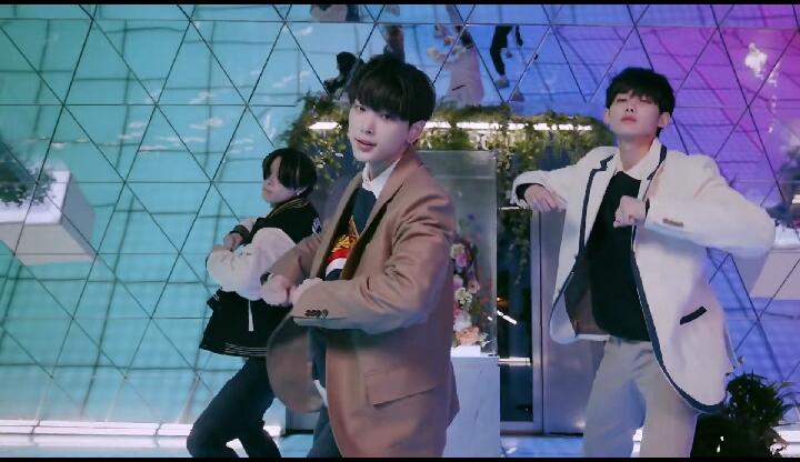 HYBE日本新男团&TEAM《Scent of you》MV公开！ - 哔哩哔哩