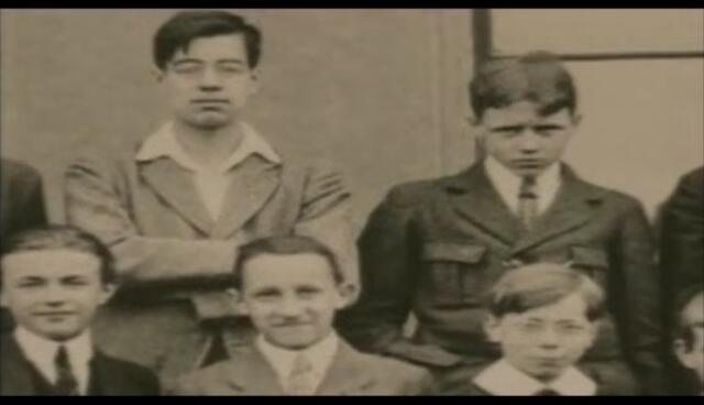 博尔赫斯:镜中人 Borges-The mirror man [自译字幕] - 哔哩哔哩