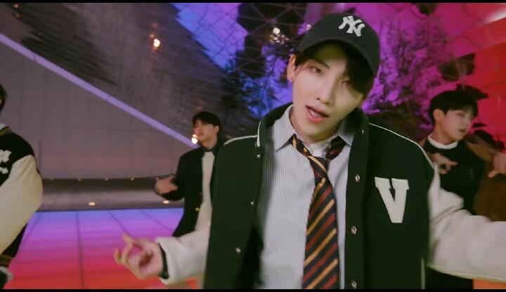 HYBE日本新男团&TEAM《Scent of you》MV公开！ - 哔哩哔哩