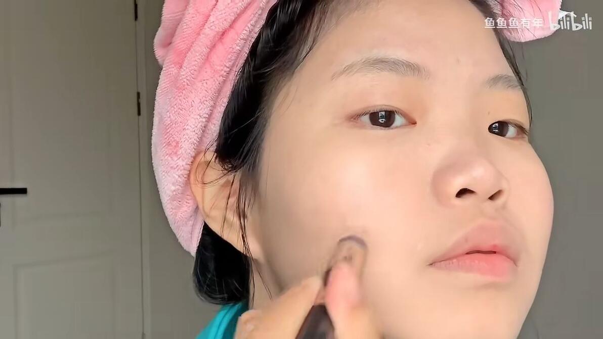 轻轻轻欧美妆｜肿泡眼单眼皮｜截断化法｜厚唇化法｜假睫毛 哔哩哔哩