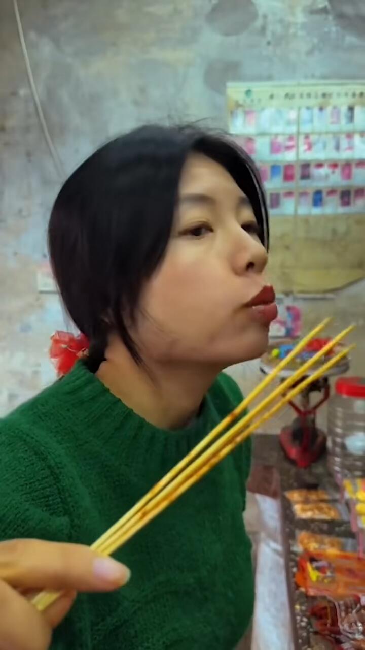 《小卖部》11.15 小卖部集体开impart，二妞玩弄pussy（阿牛小... - 哔哩哔哩