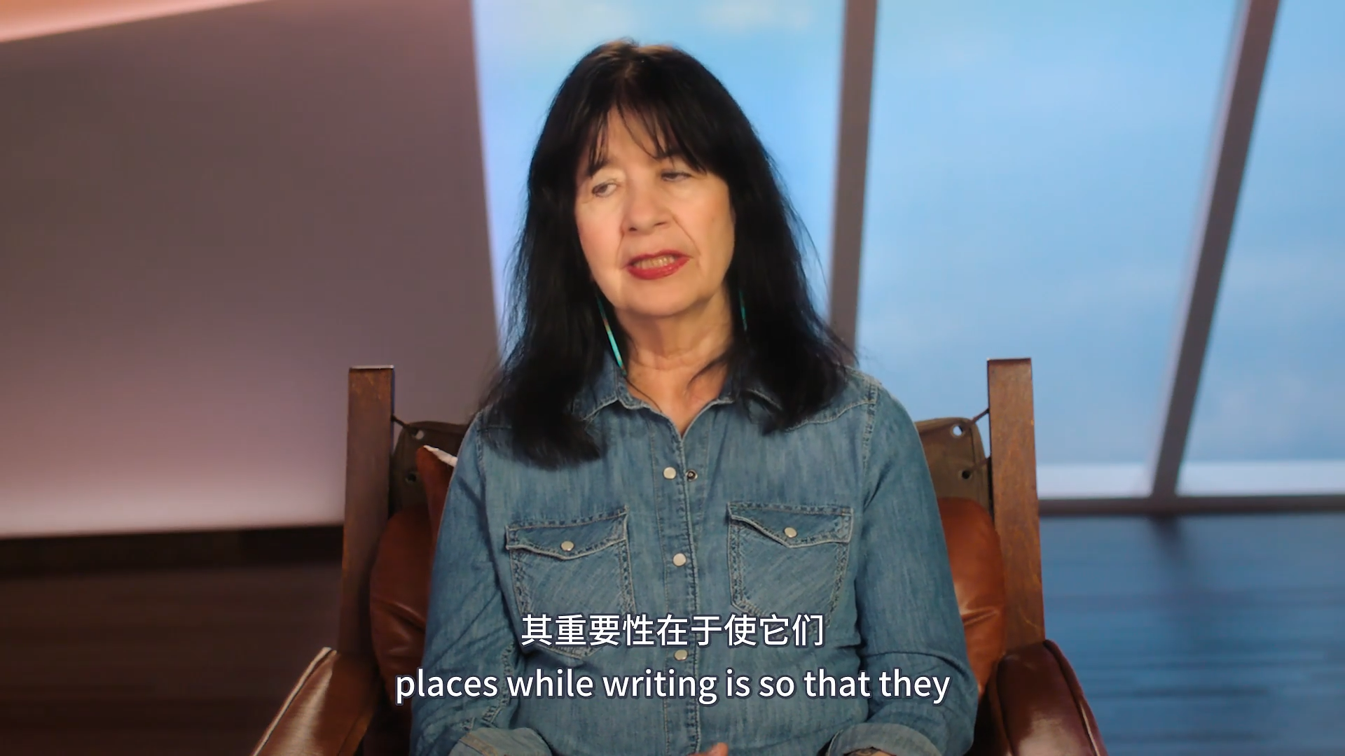 【大师课】[中英字幕]美国桂冠诗人 Joy Harjo乔伊·哈乔 教你以诗意处理 - 哔哩哔哩