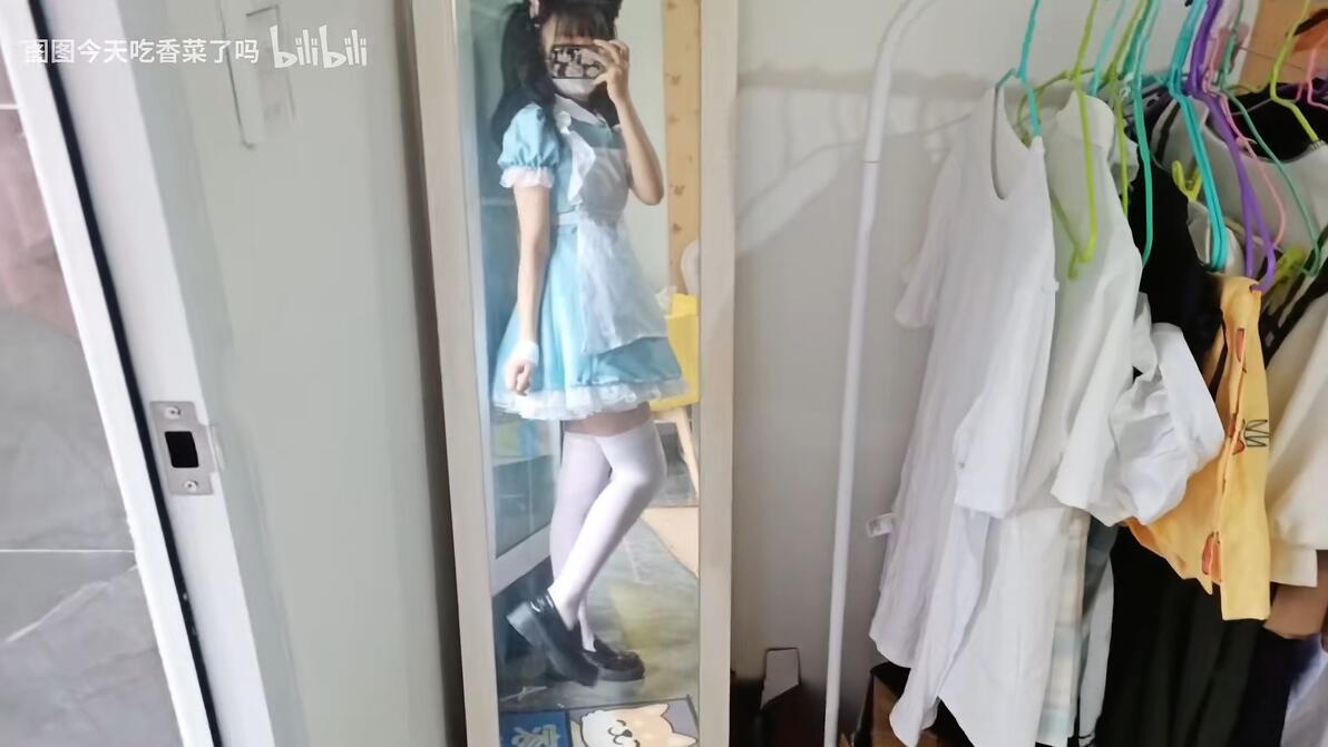 初秋+jk+大腿袜～女仆装二选一的时刻到了 - 哔哩哔哩