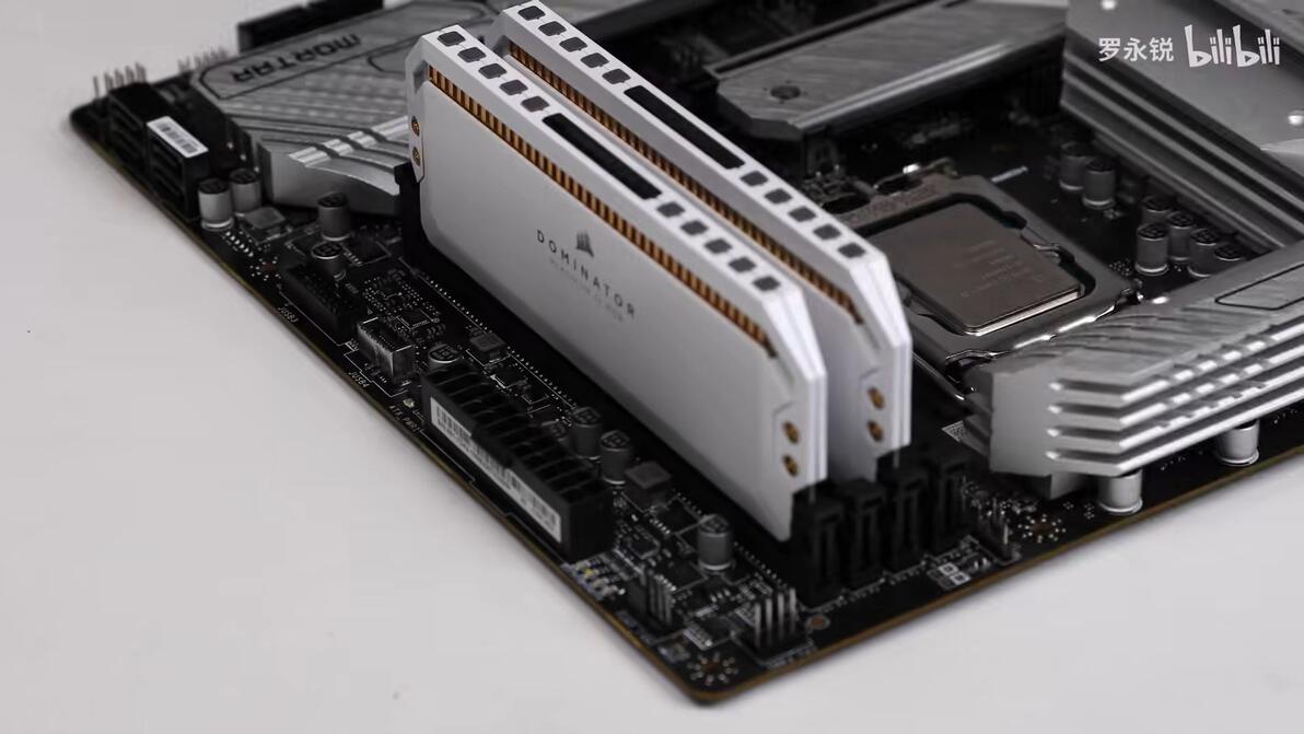 【海景房】机箱界太卷了，平民法拉利，航嘉S920暴风雪！ - 哔哩哔哩