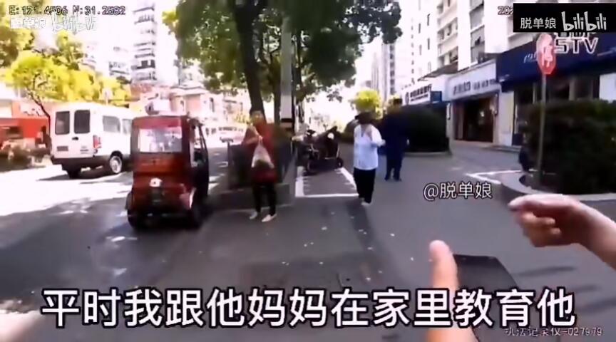 父女俩放学 偷吃”一小时还没回家 被妈妈发现后两人表情异常精彩 哔哩哔哩