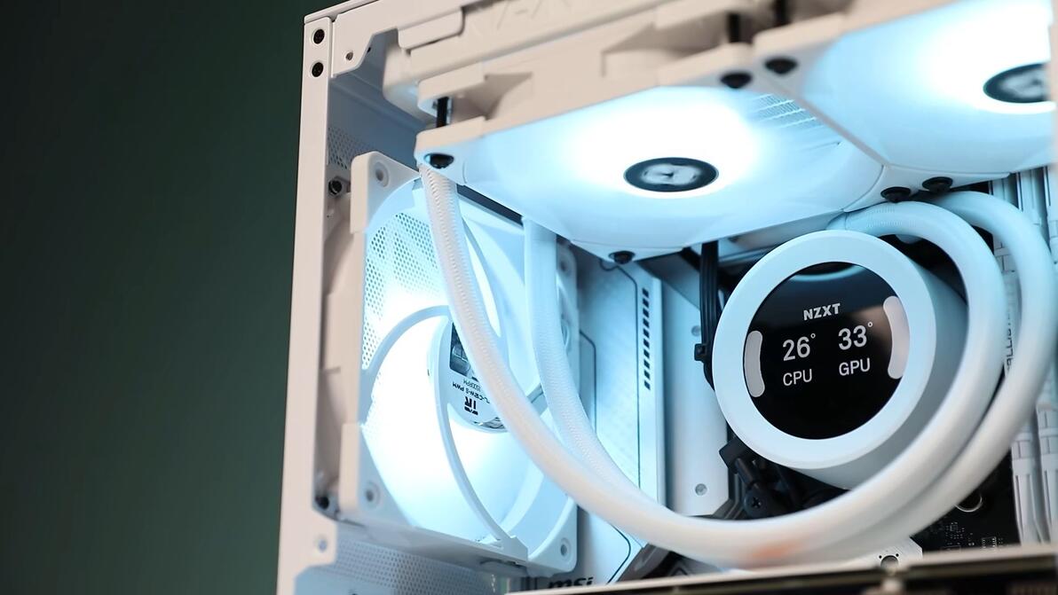 高颜值，纯白机械大师 C28 便携迷你主机，体积17.9L，展示装机细节 - 哔哩哔哩