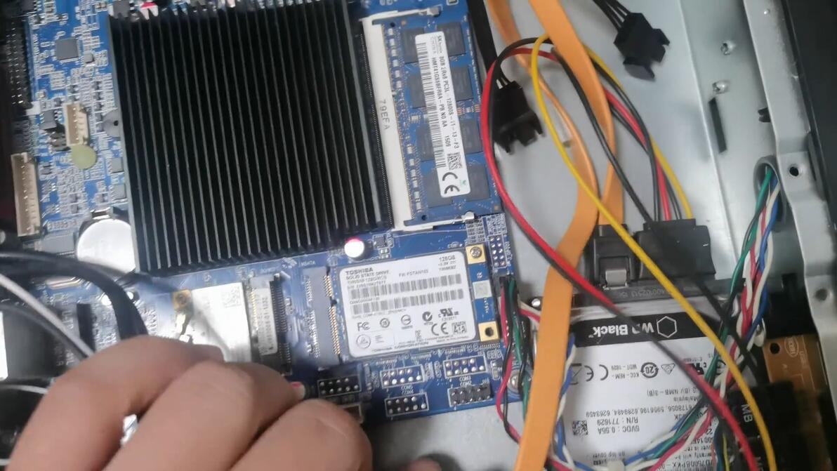 图吧NAS神U J1900拆机diesize测量（硅胶垫片被动散热无需换硅脂） - 哔哩哔哩