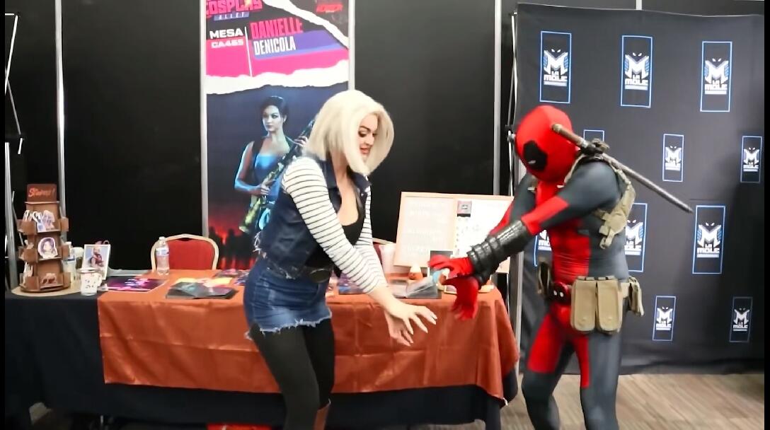 【D Piddy】化身死侍大闹漫展Deadpool vs La Mole ... - 哔哩哔哩