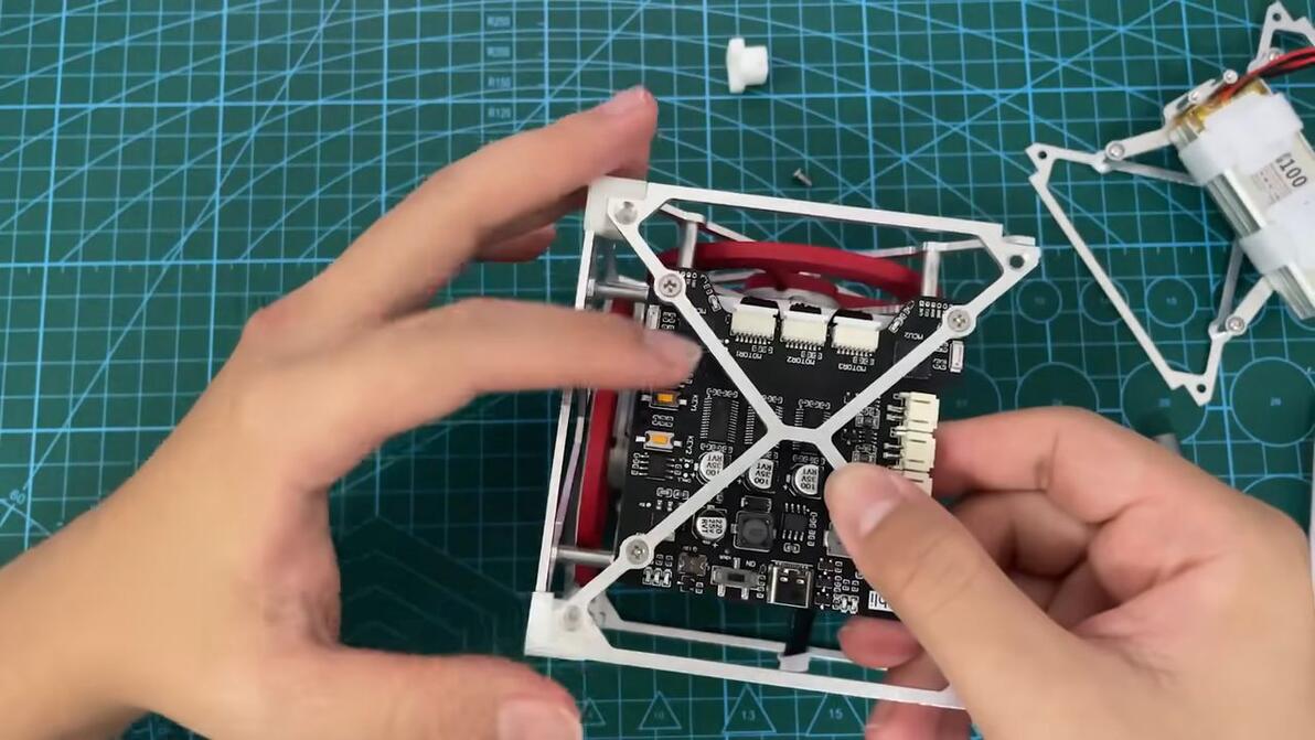 【自制】【开源】谁能拒绝一个炫酷的平衡方块Cubli_Mini呢？ - 哔哩哔哩