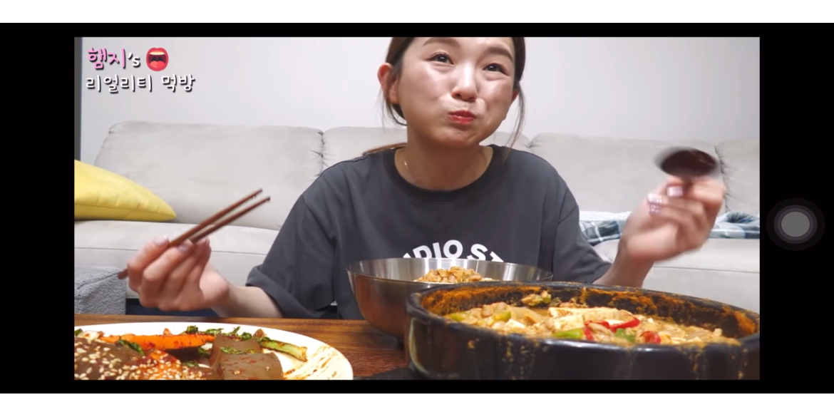 【Hamzy】今天吃韩国特色臭酱汤和橡子凉粉 韩国吃播 Mukbang - 哔哩哔哩