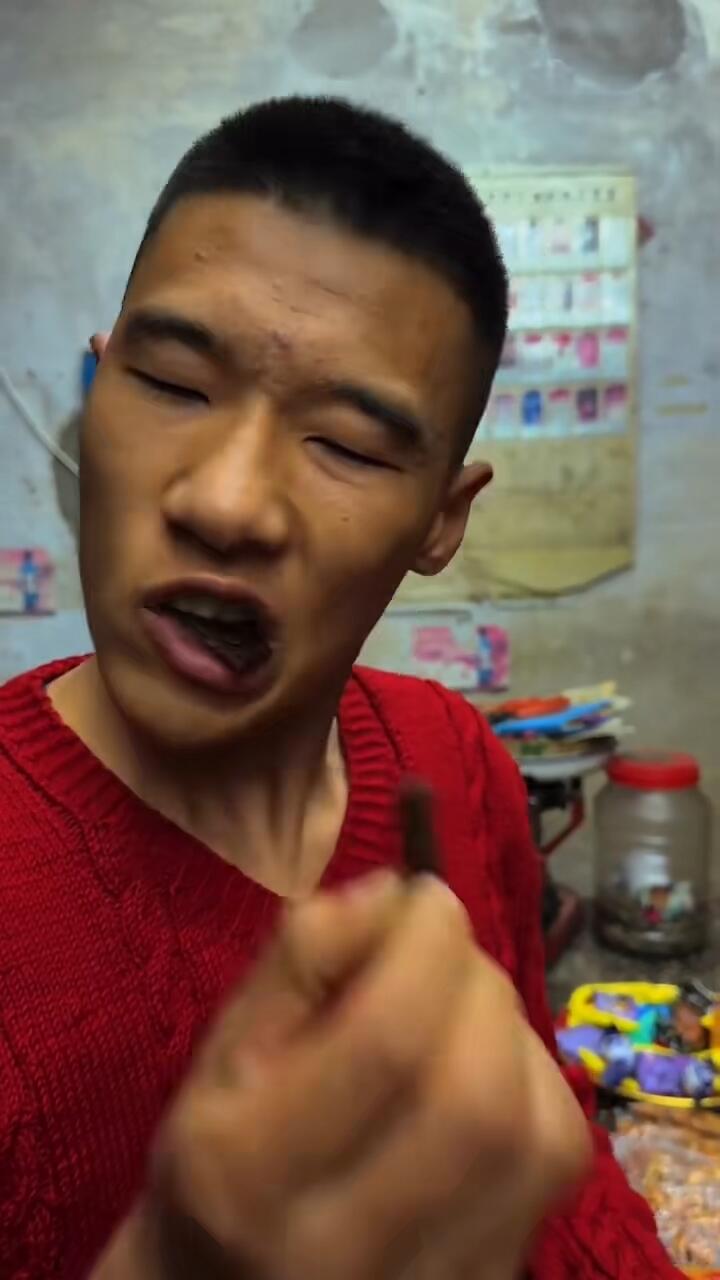 《小卖部》11.15 小卖部集体开impart，二妞玩弄pussy（阿牛小... - 哔哩哔哩