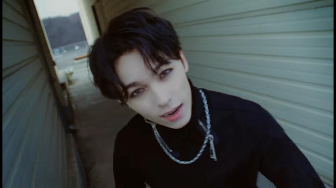VERNON 'Black Eye' Official MV - 哔哩哔哩